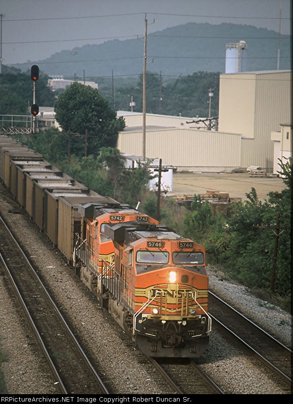 BNSF 5746